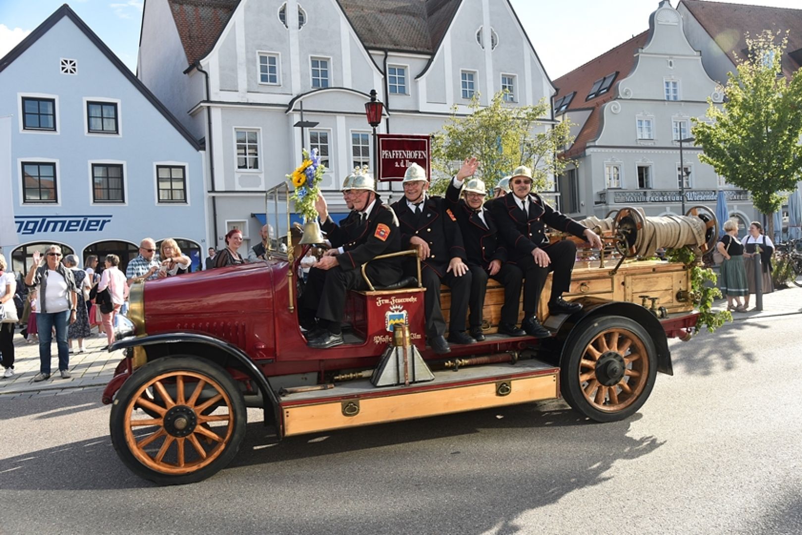 In Pfaffenhofen wird jetzt gefeiert: Große Bilder-Galerie vom Volksfest ...