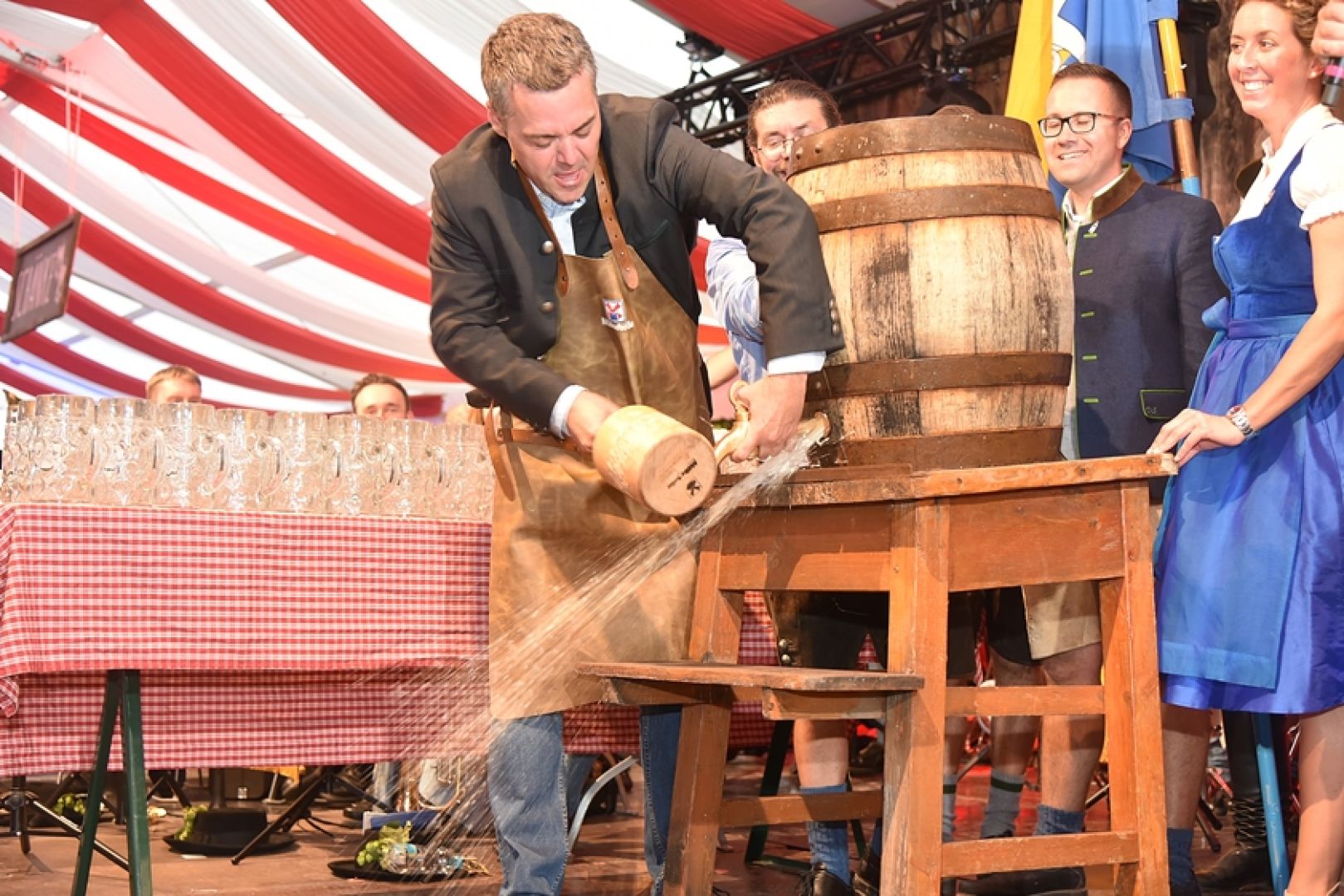 In Pfaffenhofen wird jetzt gefeiert: Große Bilder-Galerie vom Volksfest ...