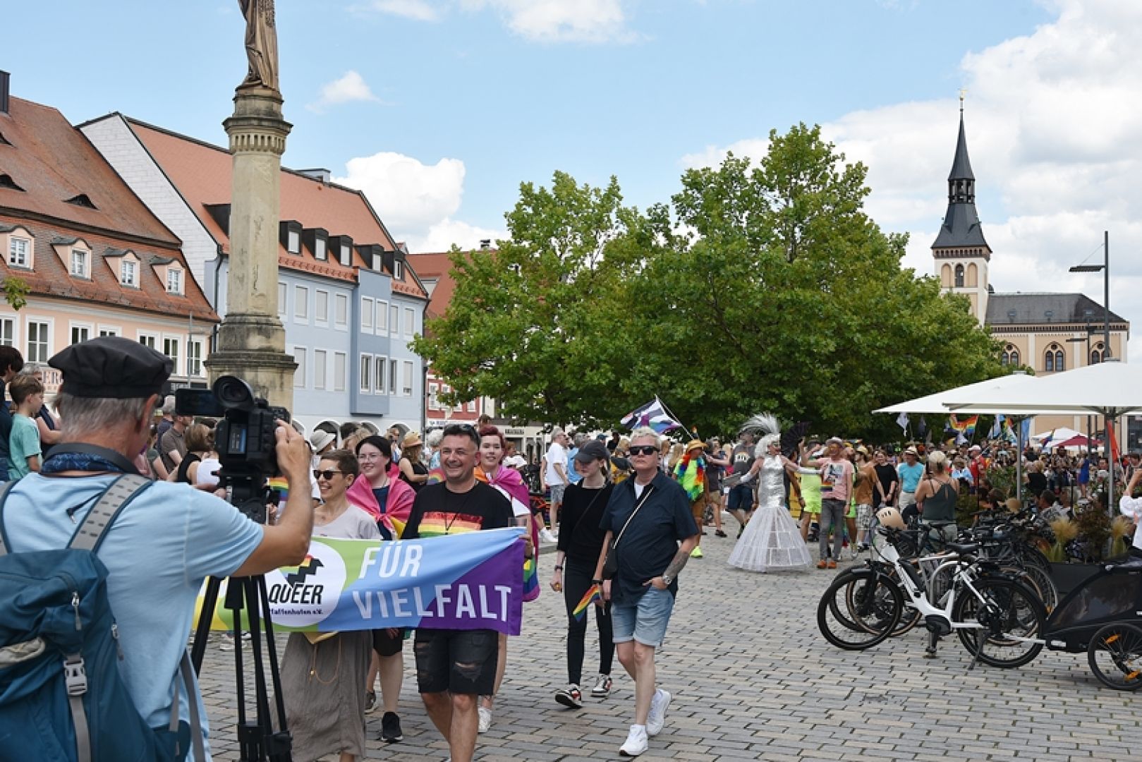 "Christopher-Street-Day" in Pfaffenhofen: Viele Fotos von dem bunten ...