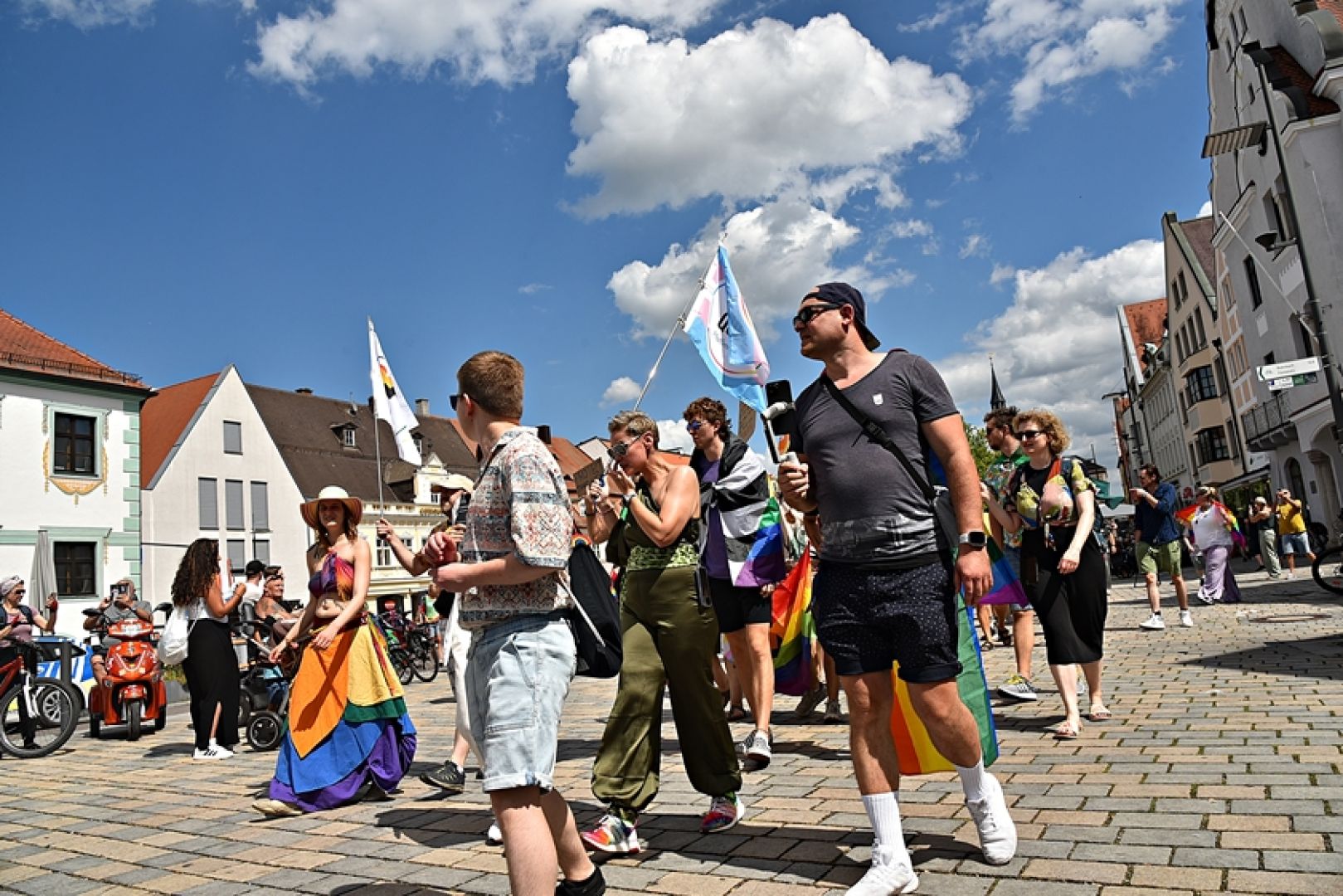 "Christopher-Street-Day" in Pfaffenhofen: Viele Fotos von dem bunten ...